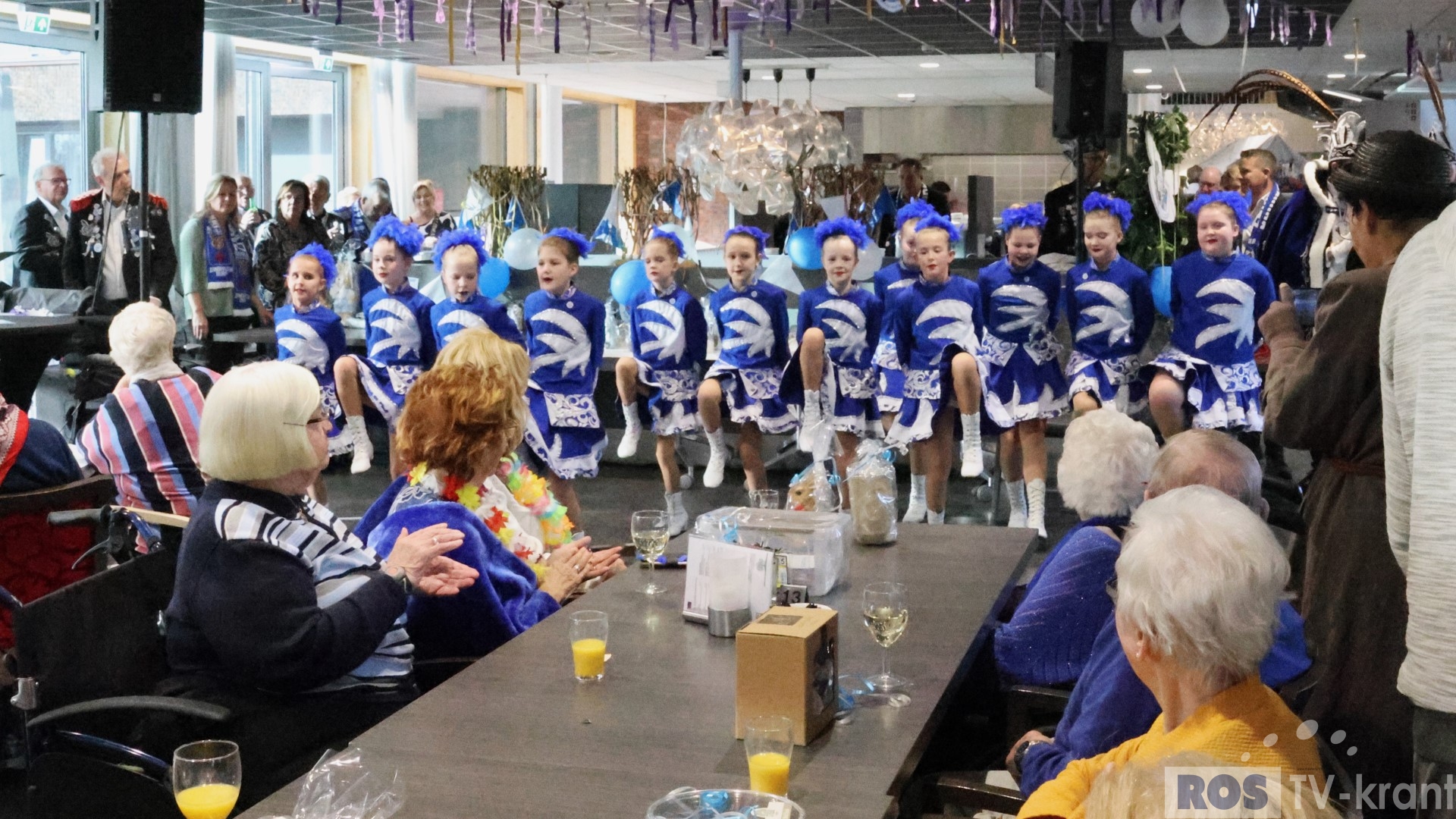 Dur-mekaar-vur-mekaar-op-de-Annenborch-19.JPG – TV-krant